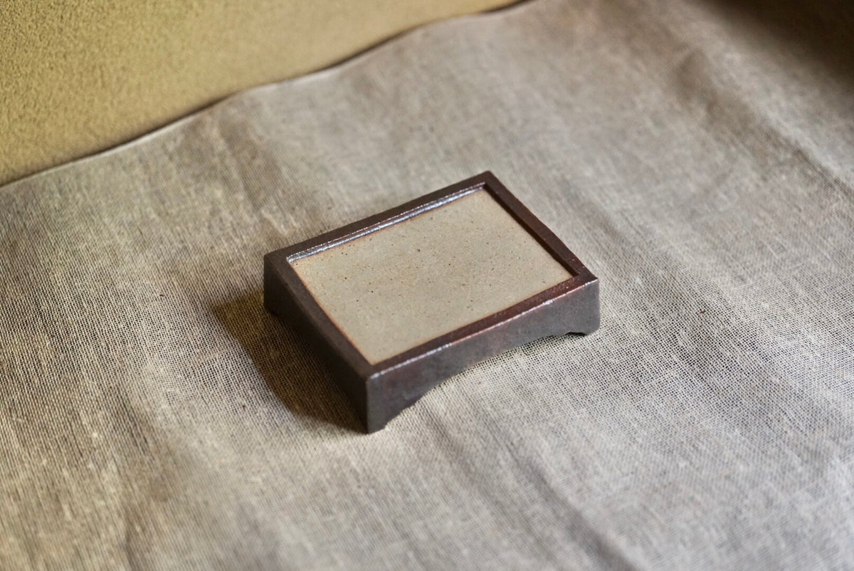 Black Ceramics Inkstone Plate / Hamasaki Play – うつわと古物 幹